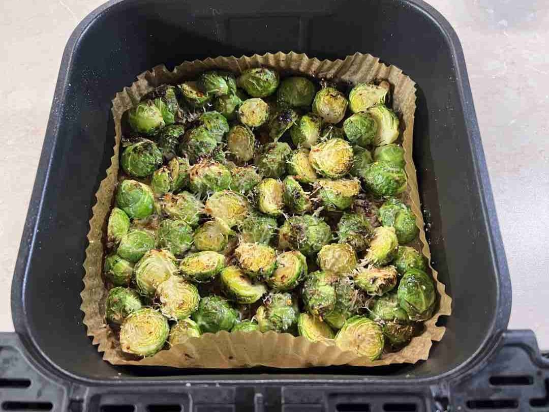 Coles de Bruselas con parmesano en la airfryer - Mi freidora aire